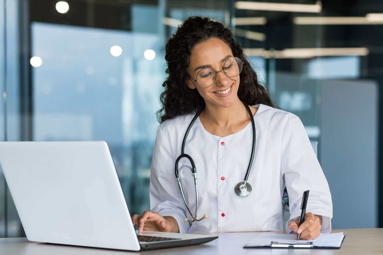 A Prescription to a Medical Career: 8 Benefits of Online Pre-health ...